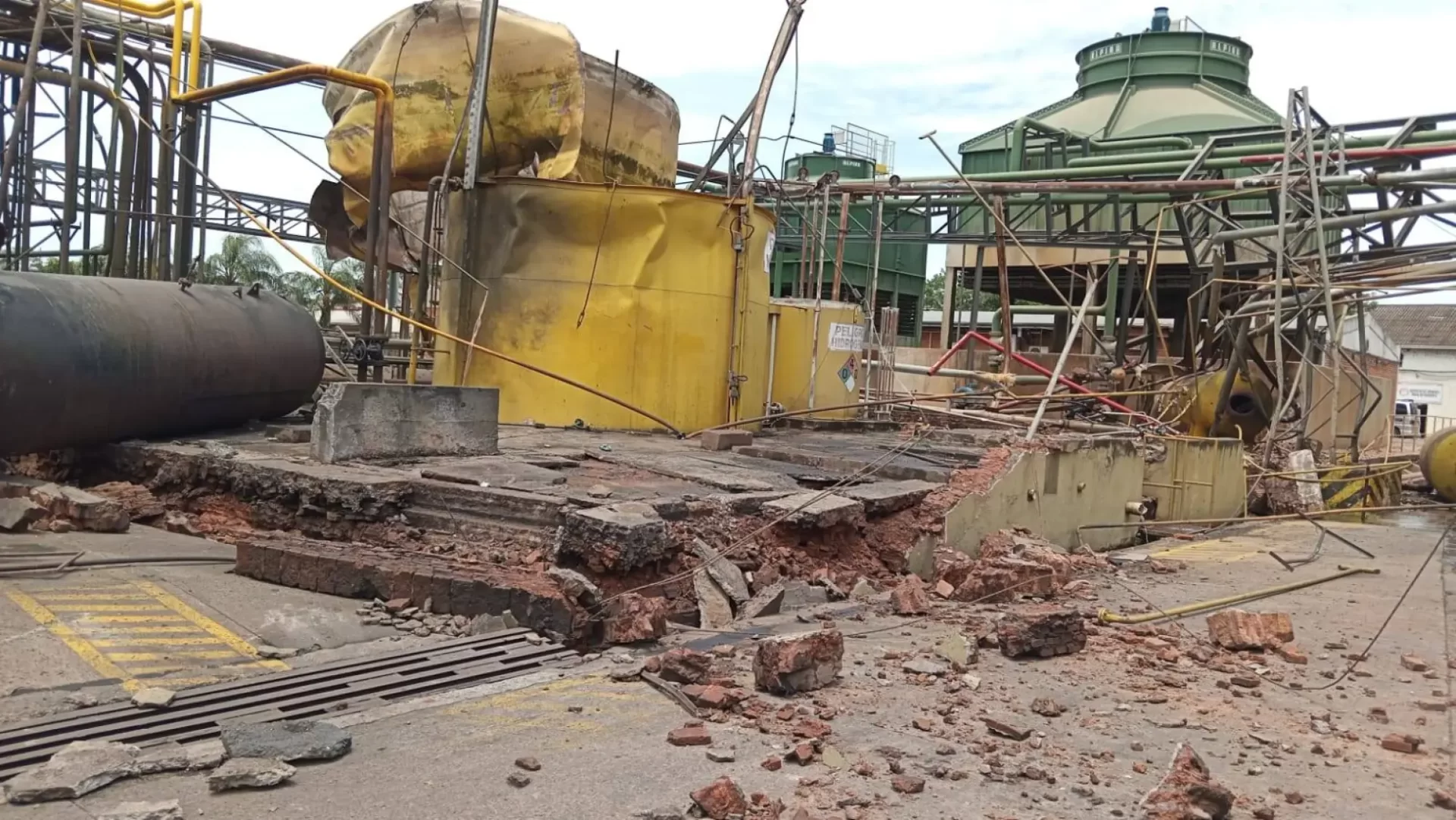 Explosión de tanque en fábrica de Capiatá deja tres heridos graves - El ...