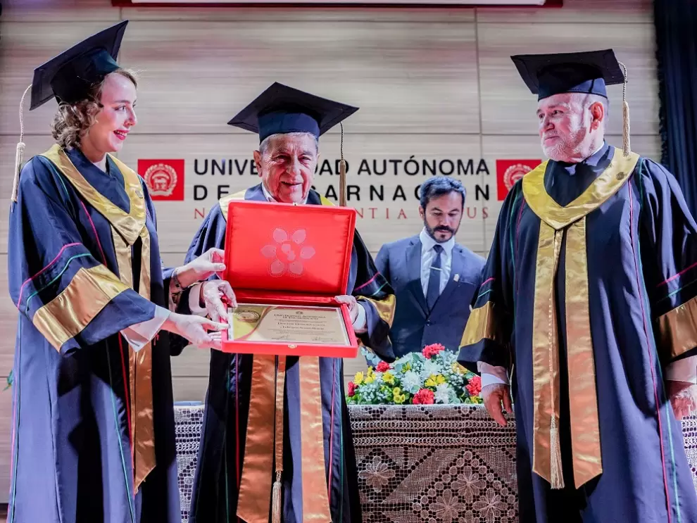 UNAE distinguió al poeta Feliciano Acosta como Doctor Honoris Causa ...